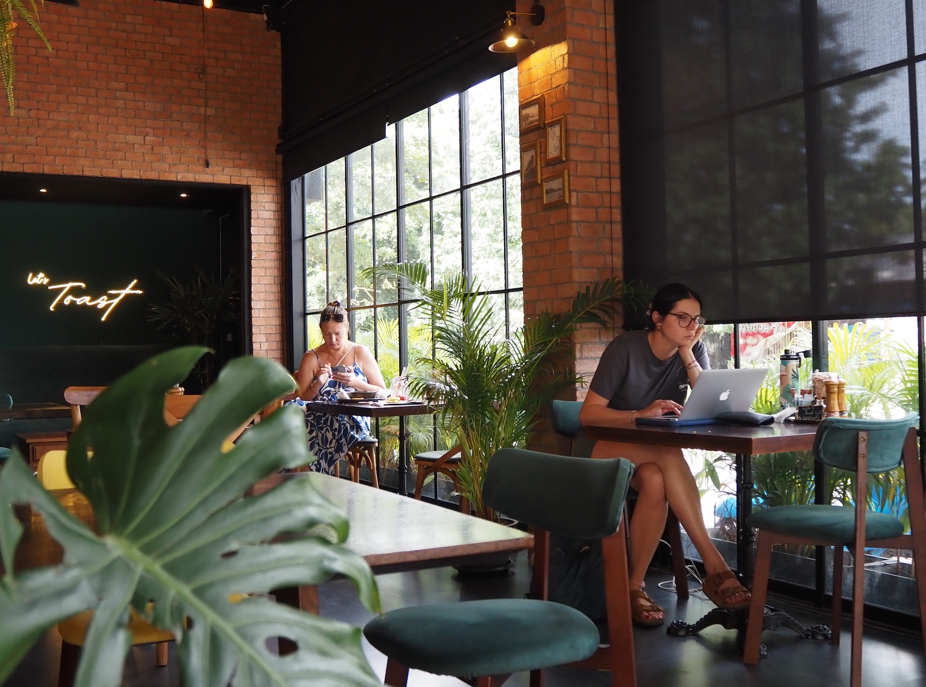 Toast Cafe Bar Lamai | All-Day Breakfast & Brunch in Koh Samui